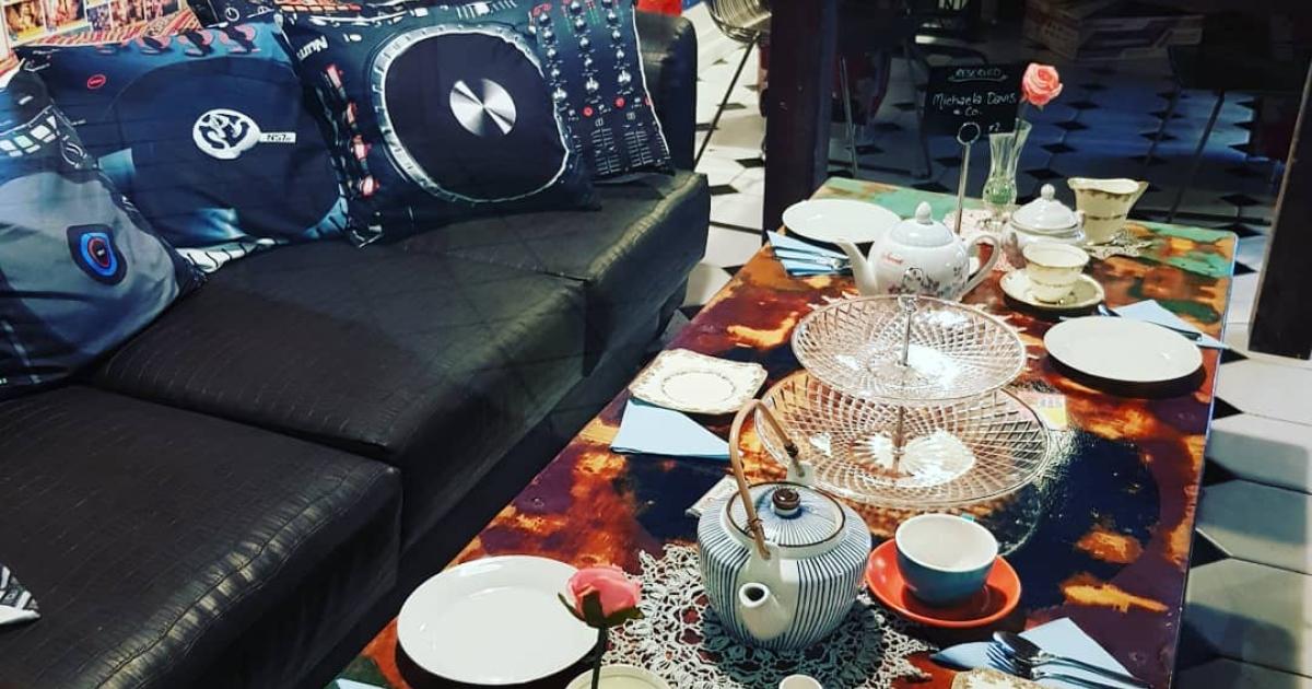 Mad Snake Cafe | Off The Leash